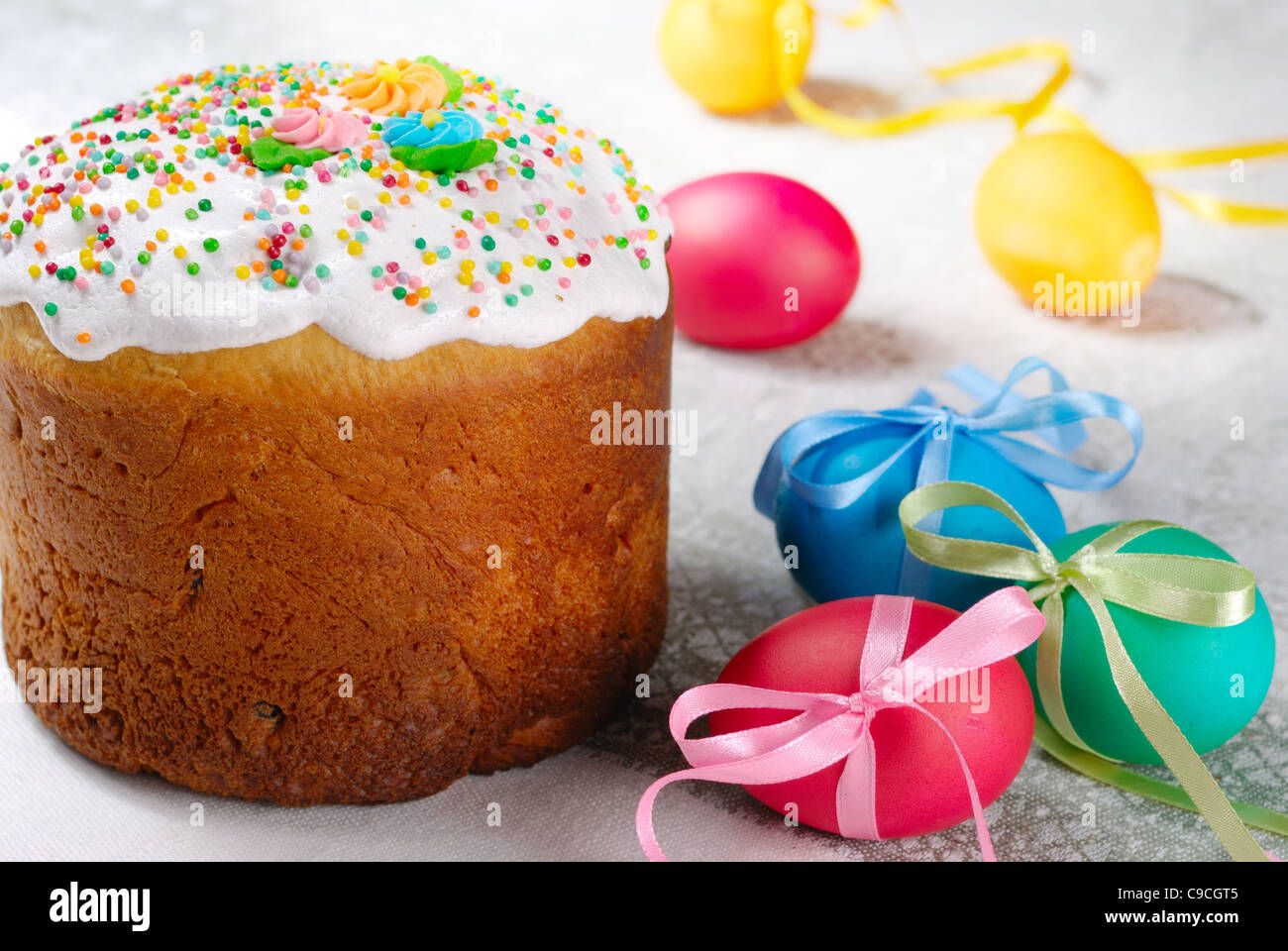 Easter eggs and cake on the bright background Stock Photo - Alamy