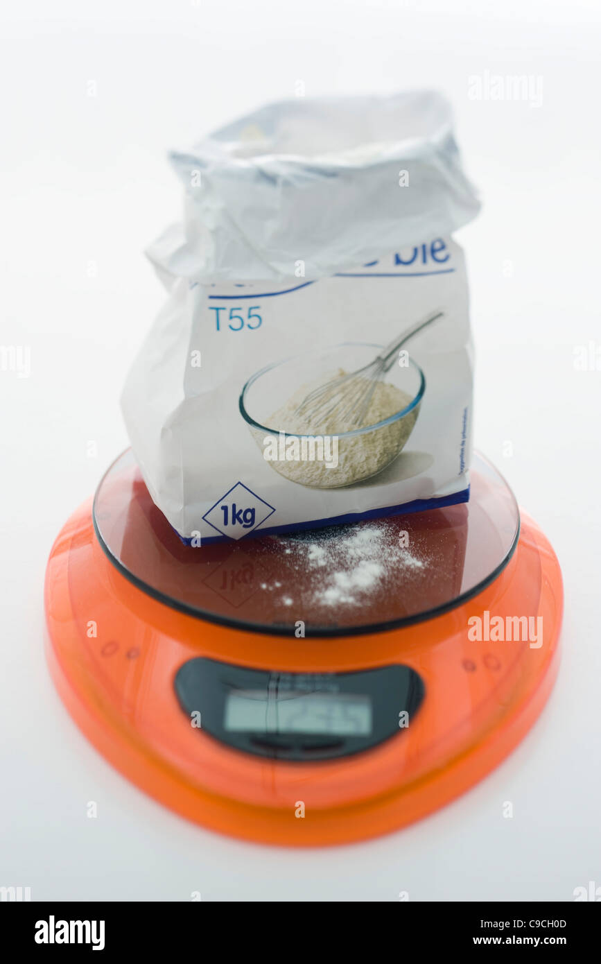 Weighing flour hi-res stock photography and images - Alamy
