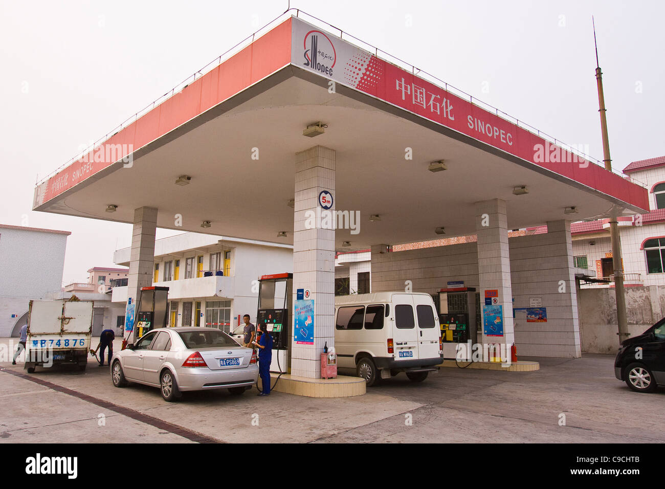 PAN YU, GUANGDONG PROVINCE, CHINA - Gas service station Stock Photo - Alamy