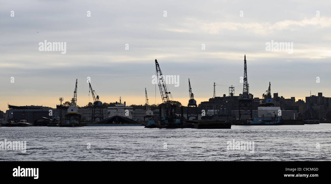 Brooklyn docks new york hi-res stock photography and images - Alamy