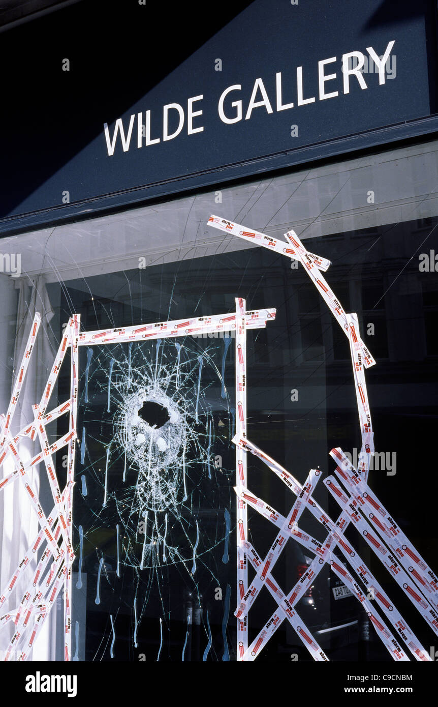 Destroyed shop window hi-res stock photography and images - Alamy