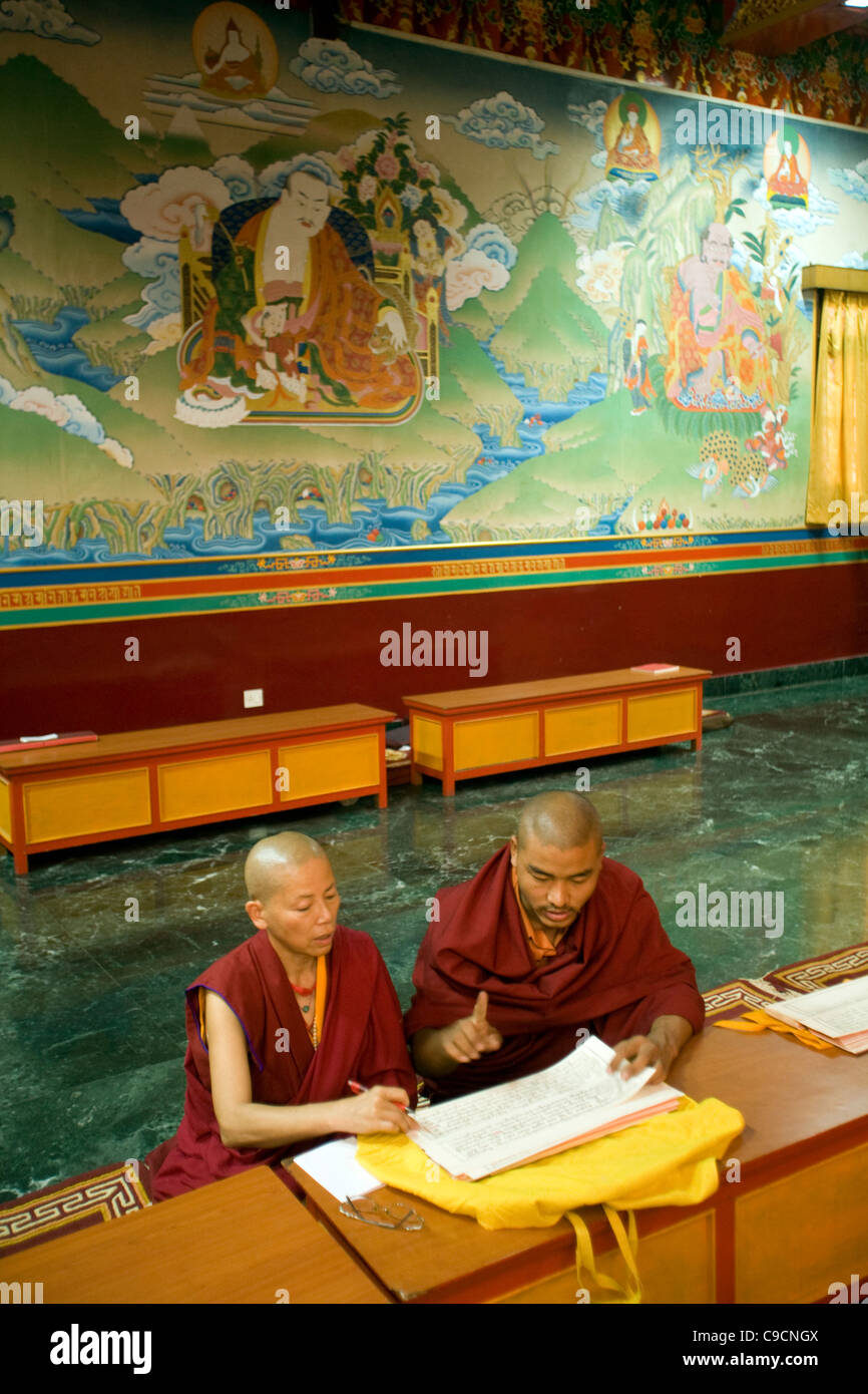 Sutra chanting hi-res stock photography and images - Alamy