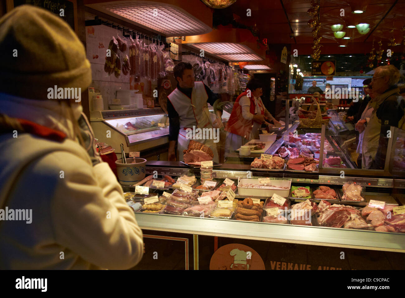 Assortment of sausages in the shop window of a butcher's in Frankfurt ...