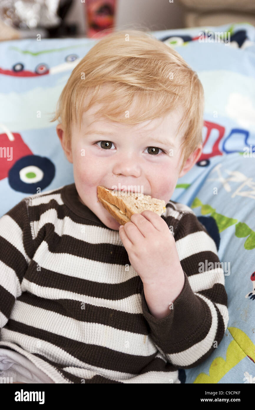Messy eating sandwich hi-res stock photography and images - Alamy