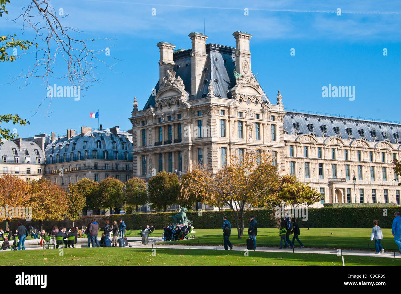 Louvre museum building hi-res stock photography and images - Alamy