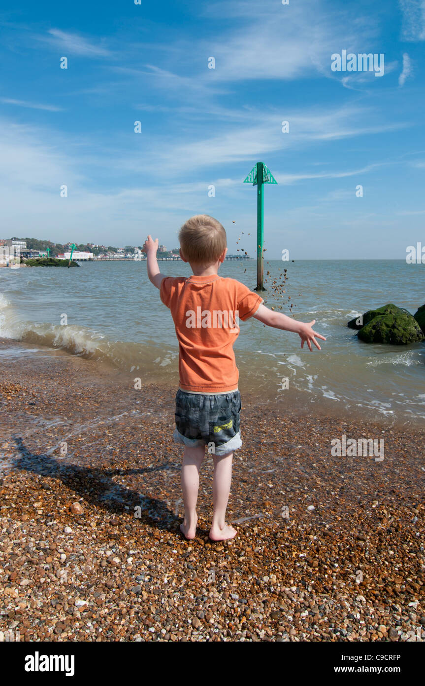 Throwing pebbles sea hi-res stock photography and images - Alamy
