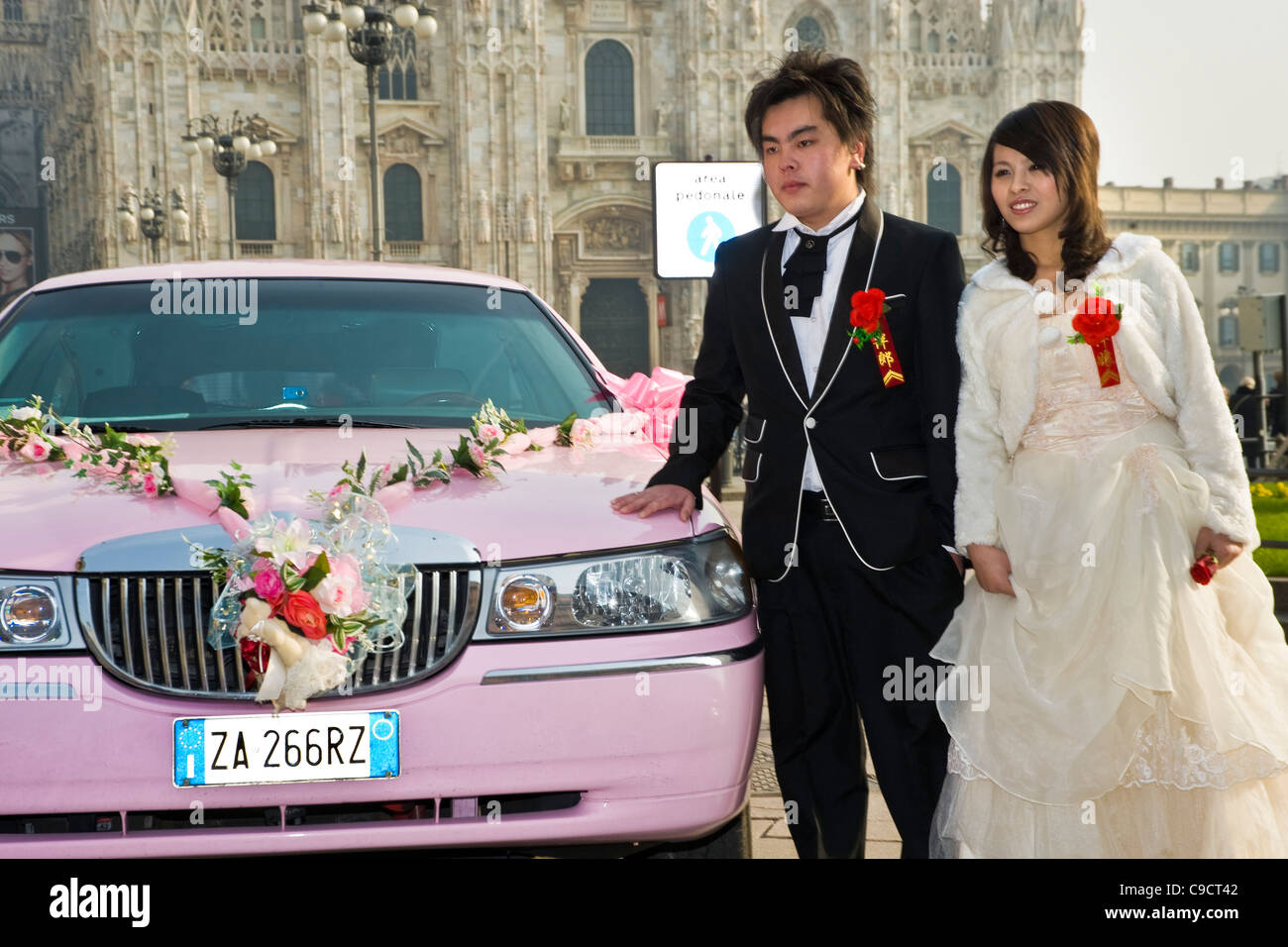 Chinese marriage, Duomo square, Milan, Italy Stock Photo - Alamy