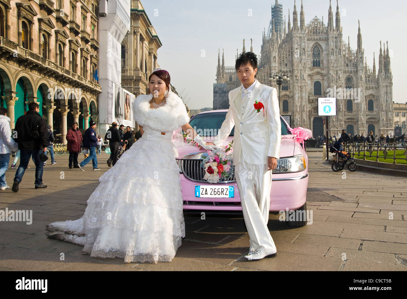 Chinese marriage, Duomo square, Milan, Italy Stock Photo - Alamy