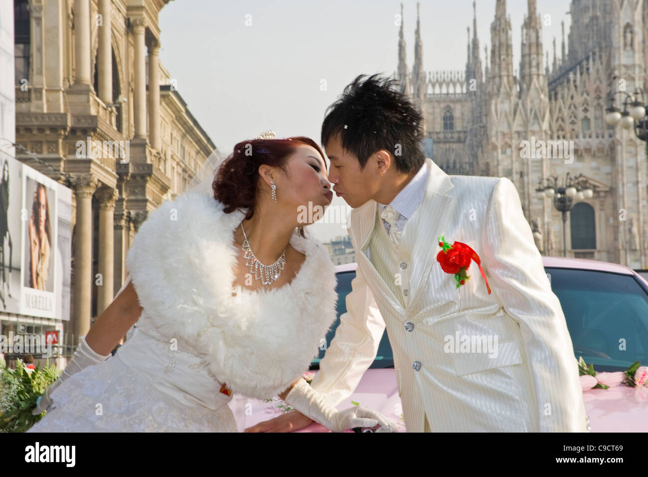 Chinese marriage, Duomo square, Milan, Italy Stock Photo - Alamy