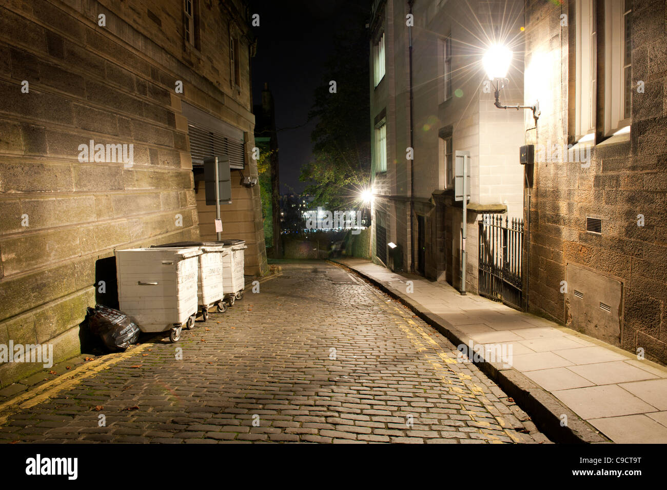 Edinburgh castle cobbles High Resolution Stock Photography and Images ...