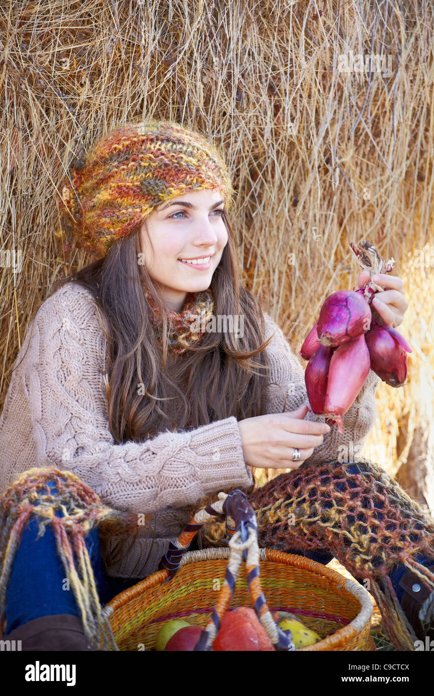Haystack onions hi-res stock photography and images - Alamy