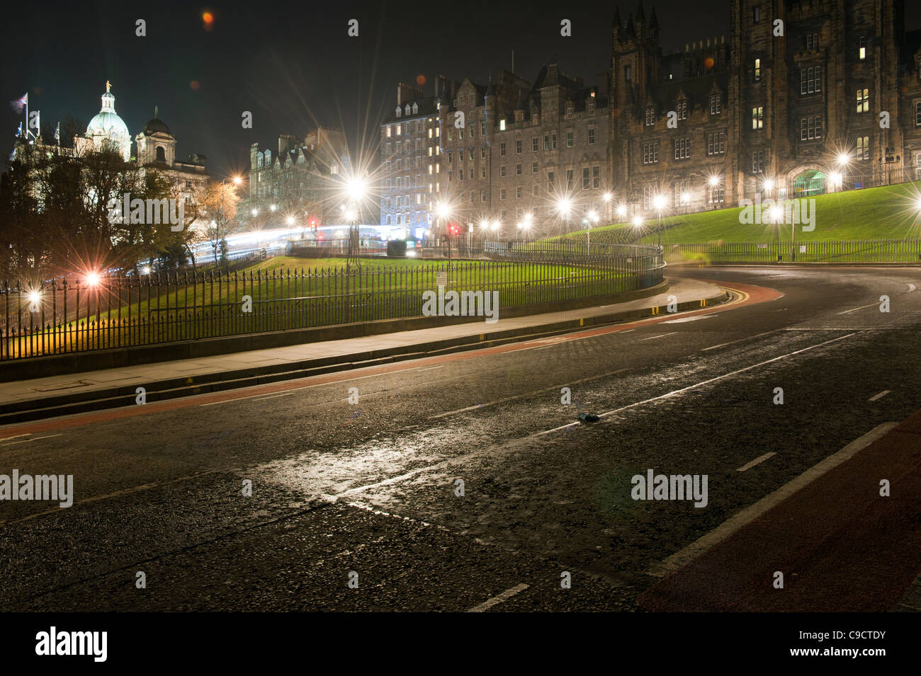 Edinburgh the mound hi-res stock photography and images - Alamy