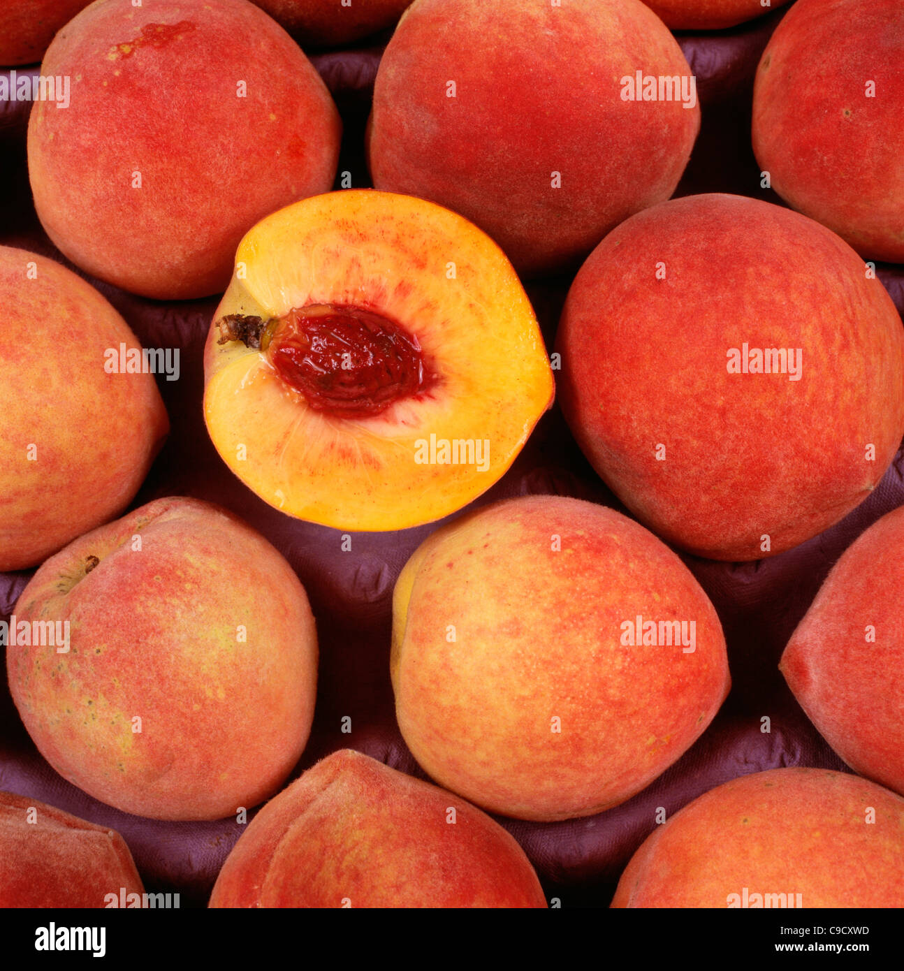 Yellow freestone peaches hi-res stock photography and images - Alamy