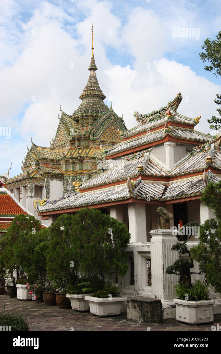 Buildings and grounds at Wat Pho, Temple of the Reclining Buddha ...