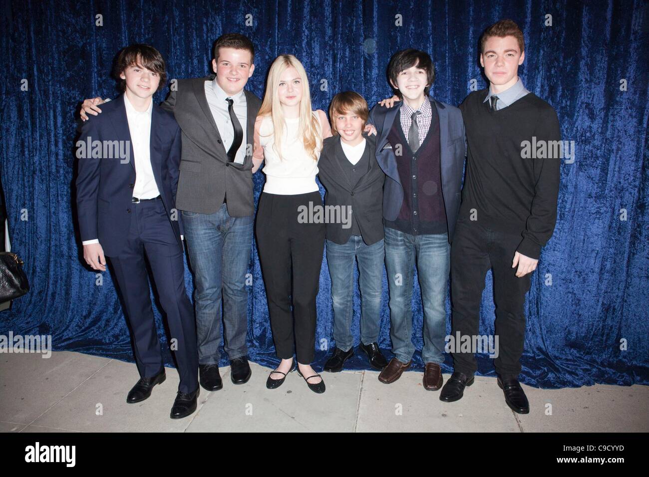 Joel Courtney, Riley Griffiths, Elle Fanning, Ryan Lee, Zach Mills ...