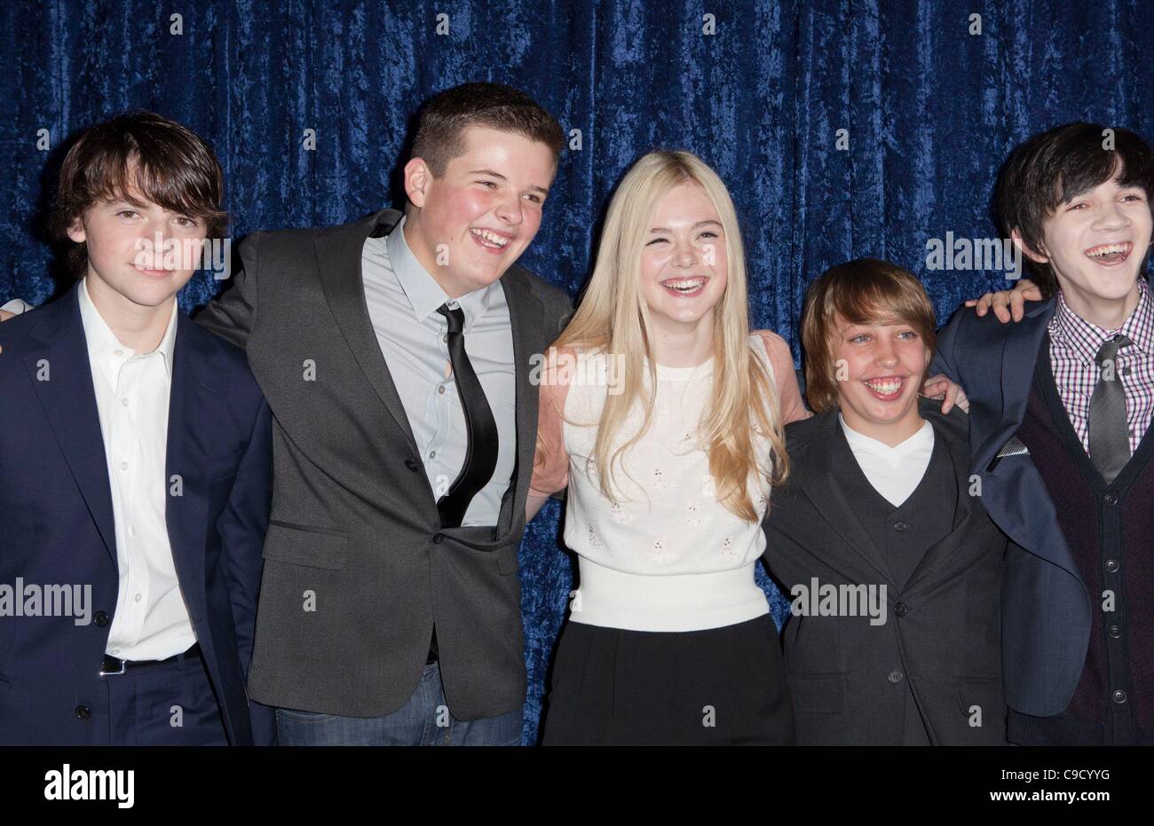Joel Courtney, Riley Griffiths, Elle Fanning, Ryan Lee, Zach Mills ...