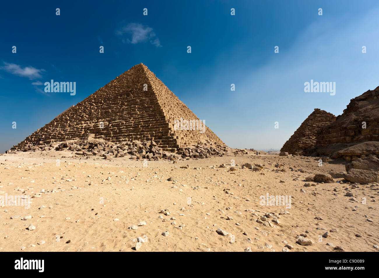 The pyramid of Menkaure with the 3 Queens' pyramids alongside in the ...