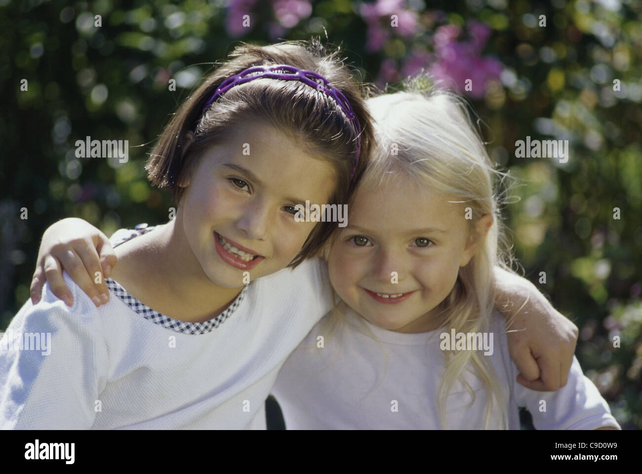 Girls arms around each other hi-res stock photography and images - Alamy