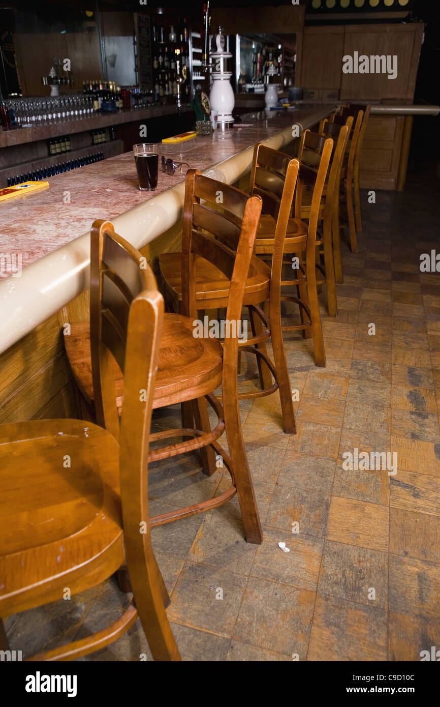 Empty barstools hi-res stock photography and images - Alamy