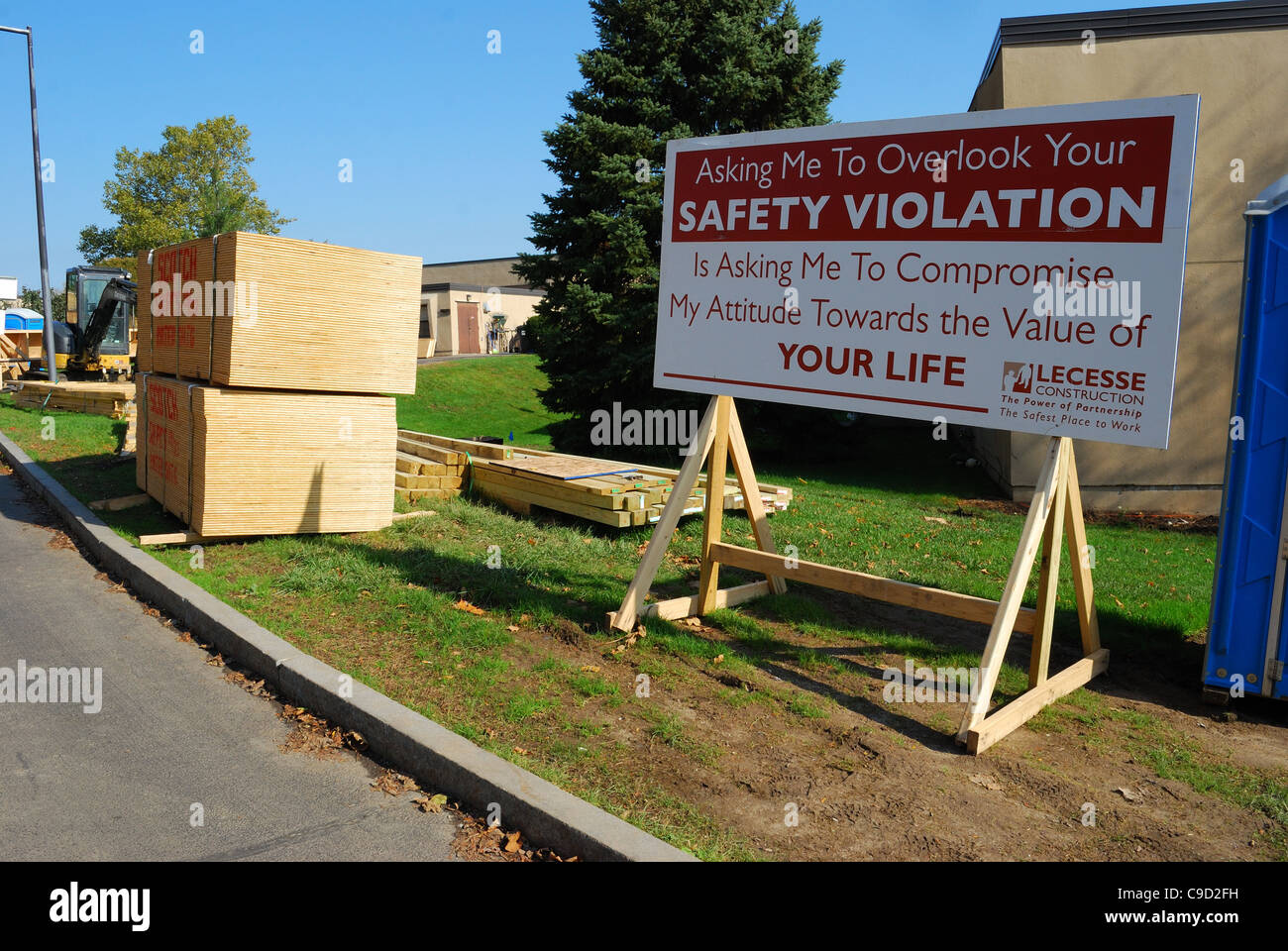 Builder s Sign To Remind Workers Of Safety Standards Stock Photo Alamy builder-s-sign-to-remind-workers-of-safety-standards-stock-photo-alamy