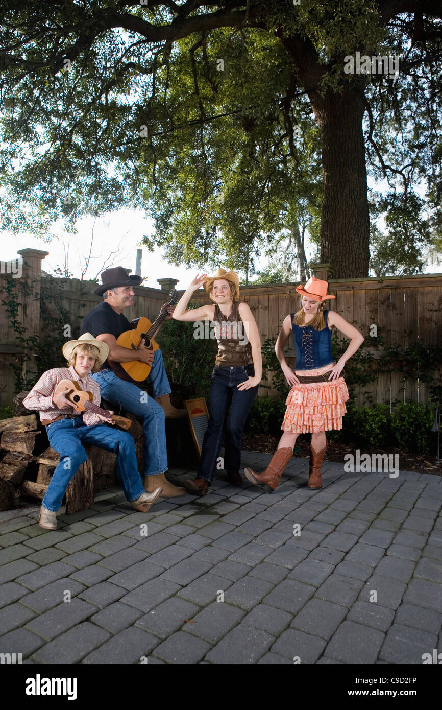 Women 50 dance together hi-res stock photography and images - Alamy