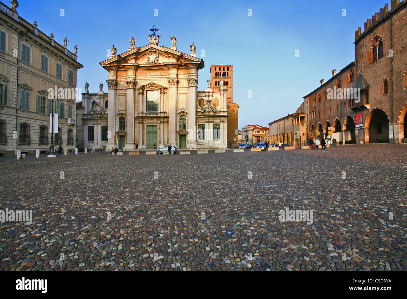 Mantua:the cathedral in Sordello square Stock Photo - Alamy