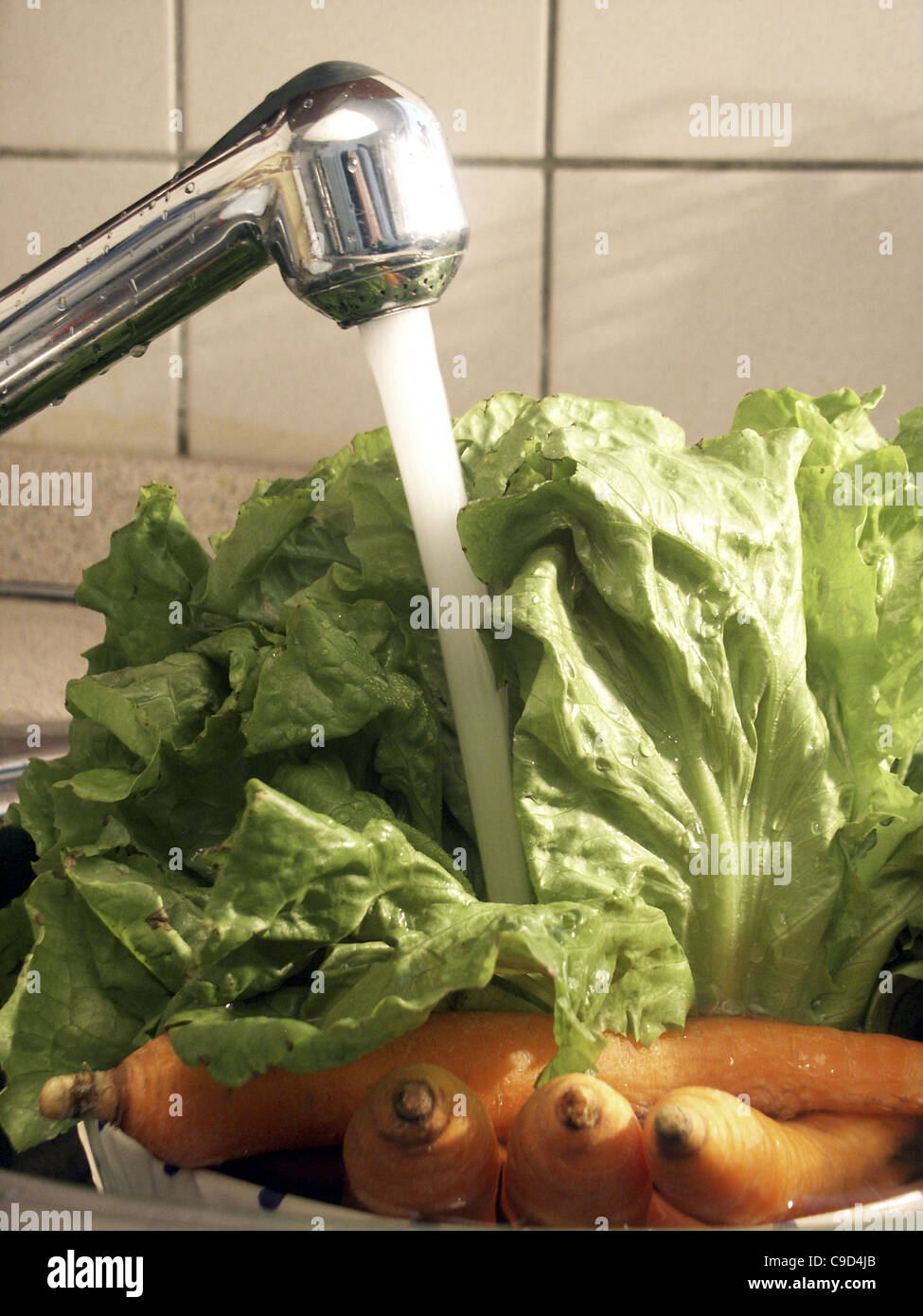 Vegetables being washed in a sink Stock Photo - Alamy