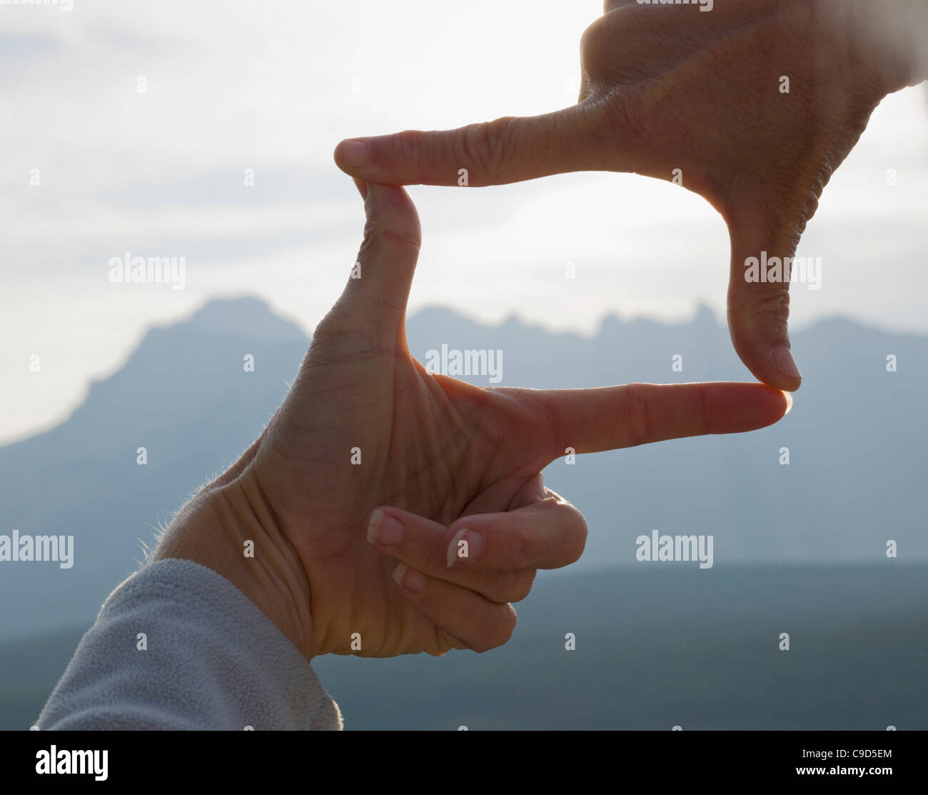 Hands framing landscape hi-res stock photography and images - Alamy