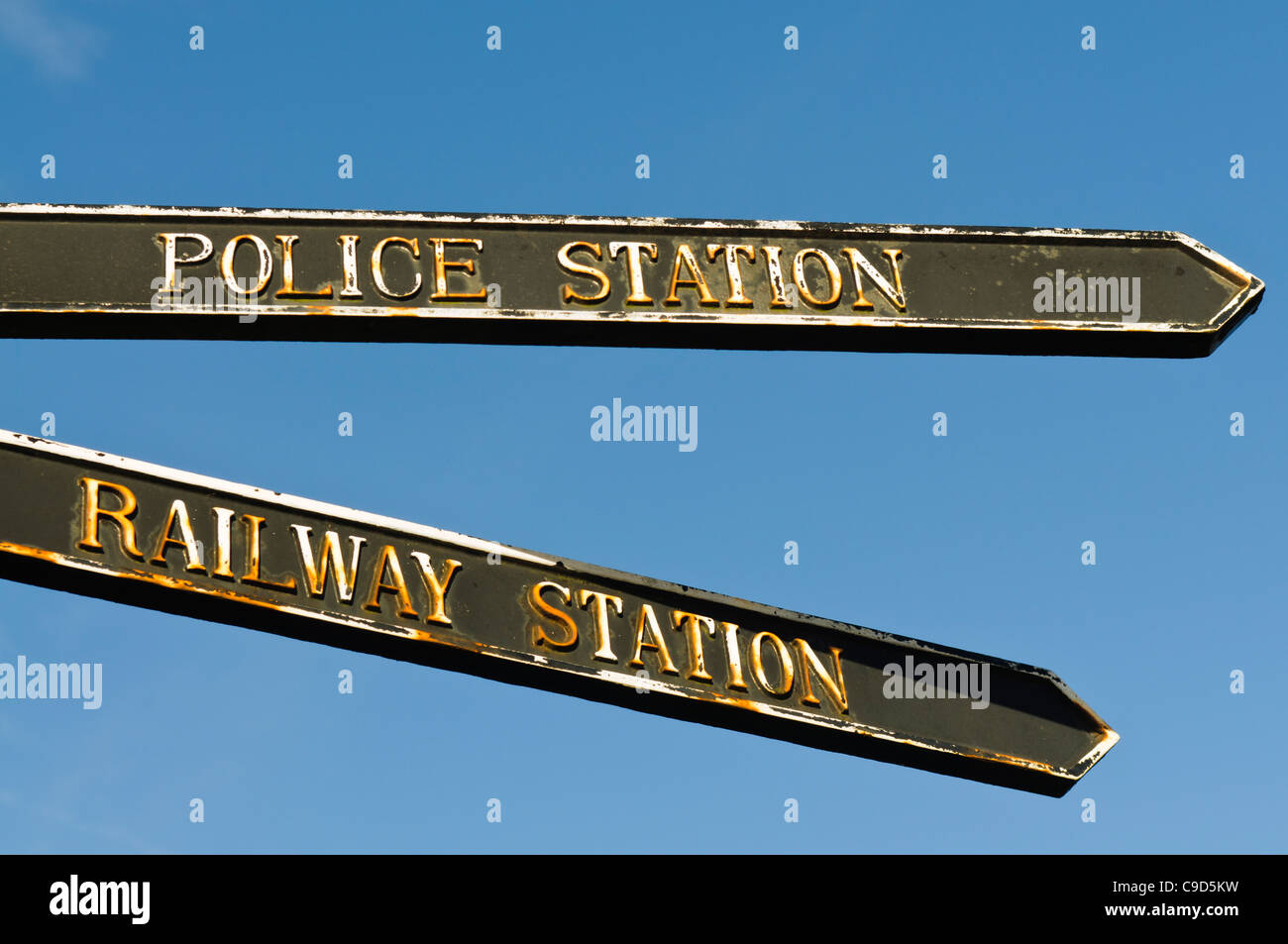 Direction signs to the police and railway stations Stock Photo - Alamy