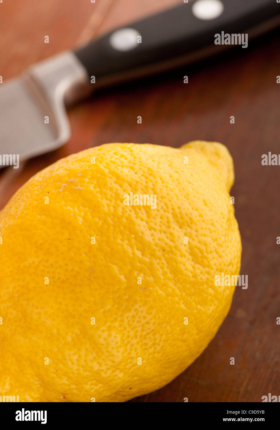 Lemon and knife Stock Photo - Alamy