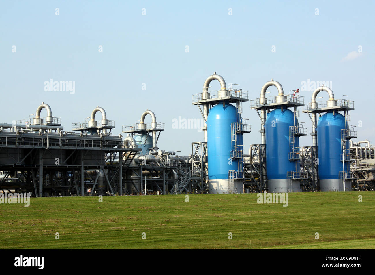 Gas storage technology hi-res stock photography and images - Alamy