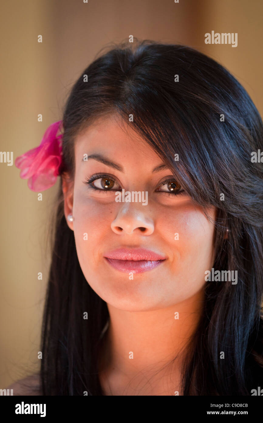 Portrait of beautiful Mexican woman Stock Photo - Alamy