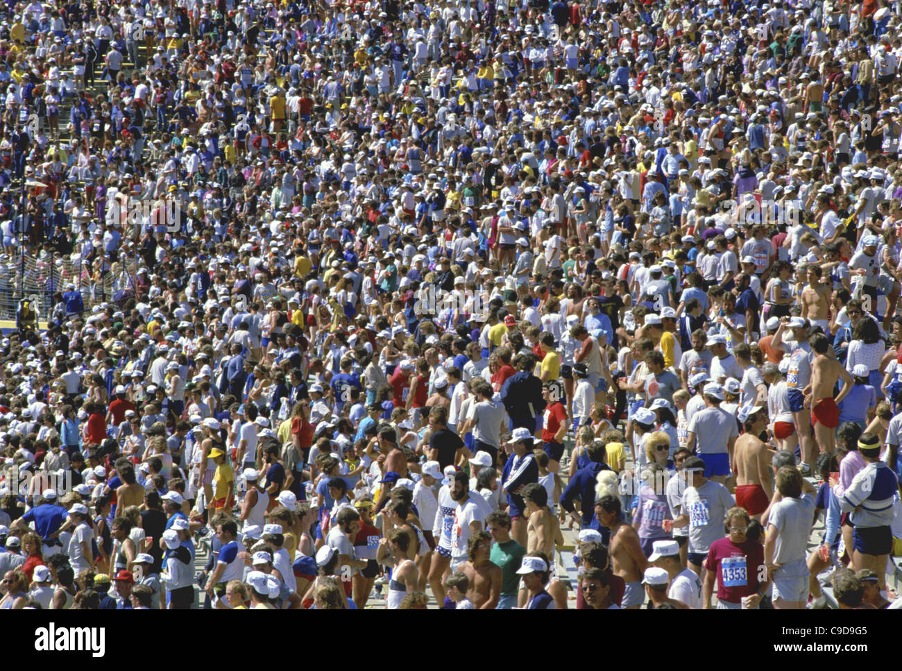 Stadium crowd view hi-res stock photography and images - Alamy