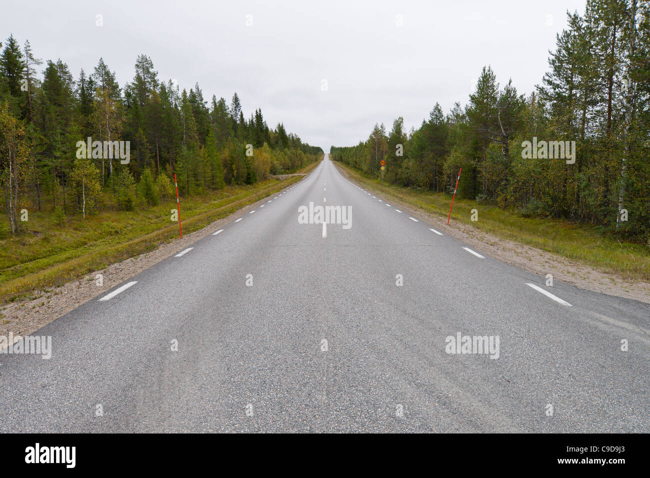 Empty flat road hi-res stock photography and images - Alamy