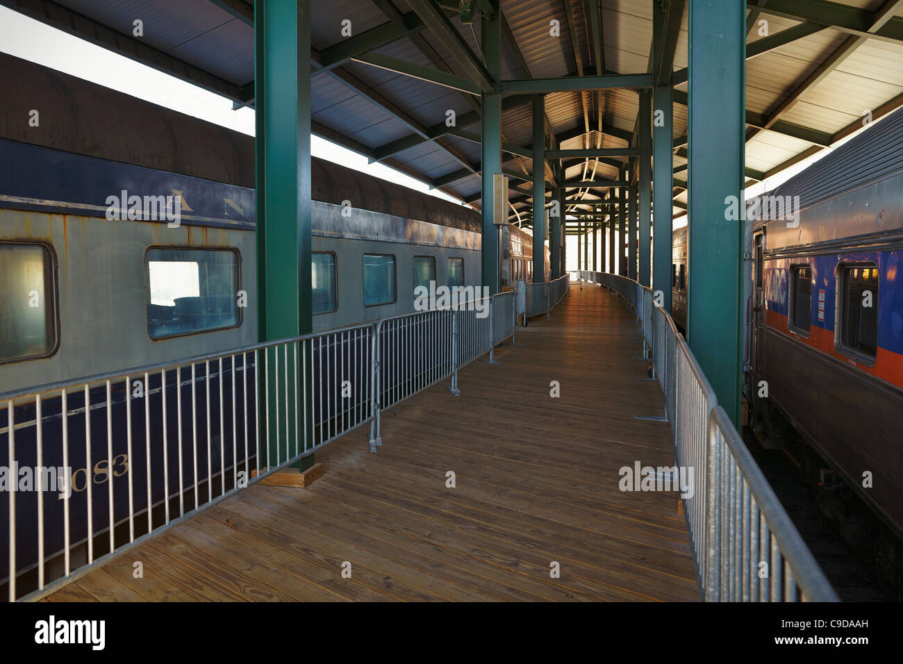 American commuter train hi-res stock photography and images - Alamy