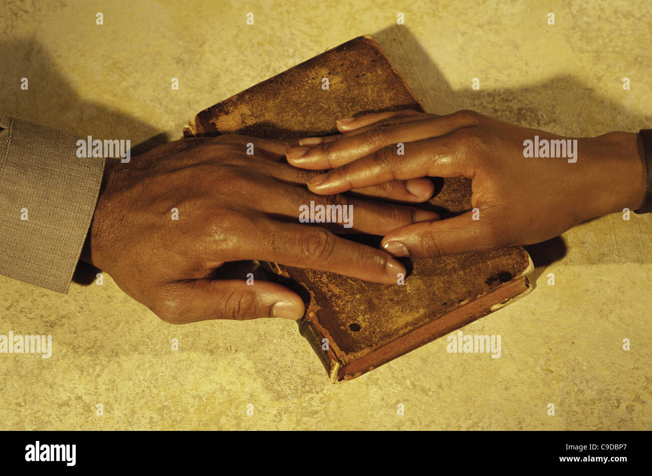 A closed book hi-res stock photography and images - Alamy