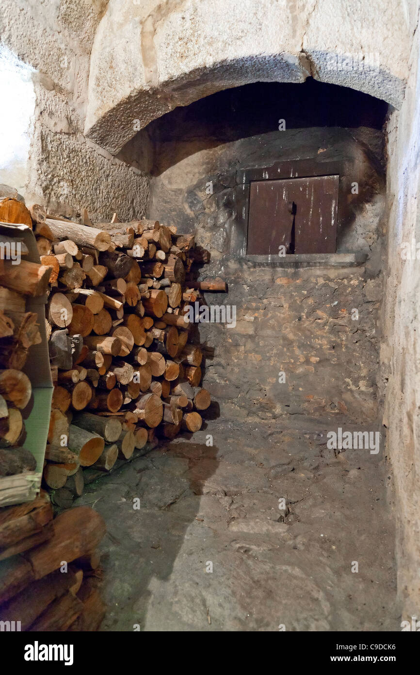 Medieval oven hi-res stock photography and images - Alamy