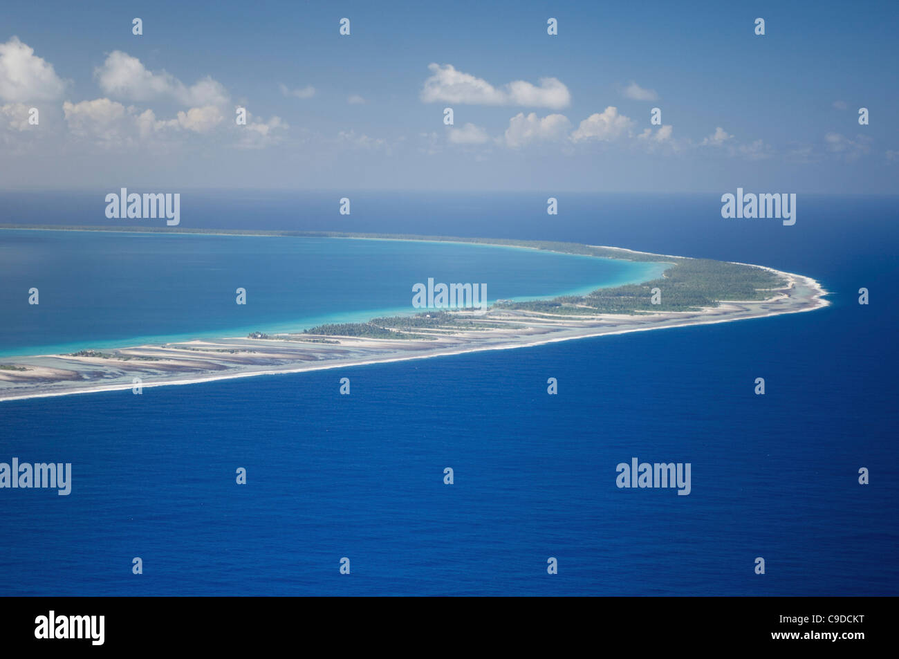 High angle view of a sandbar in the ocean, Tikehau, Tuamotu Archipelago ...