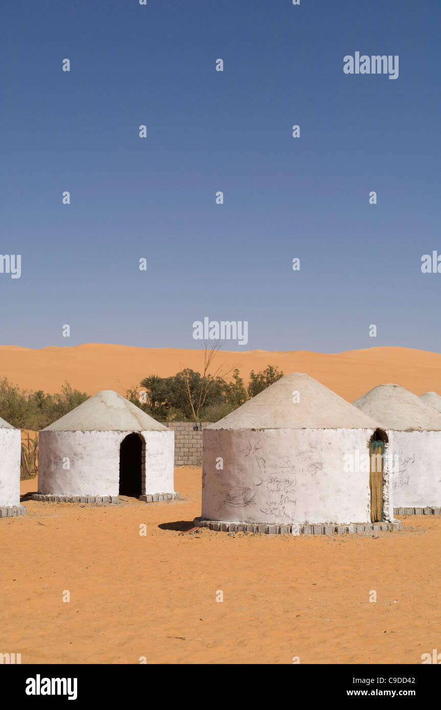 Huts in a desert, Lake Gabroun, Erg Awbari, Fezzan, Libya Stock Photo ...