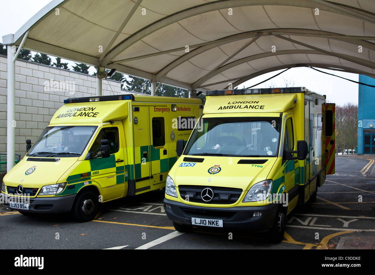 Yellow ambulances hi-res stock photography and images - Alamy