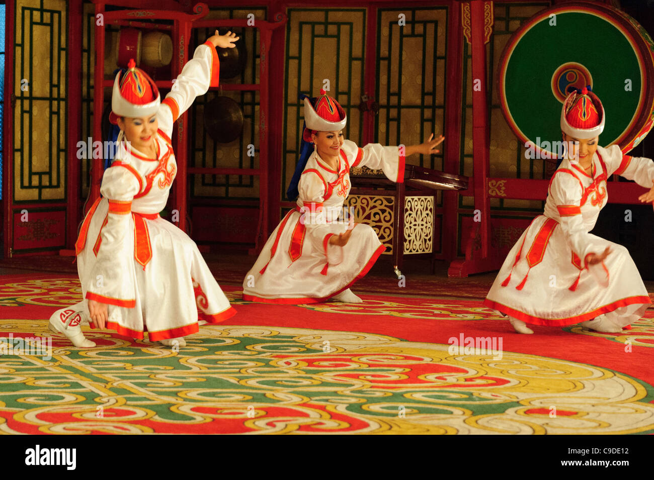 Tumen Ekh ensemble perform traditional mongolian dance, music, theatre ...