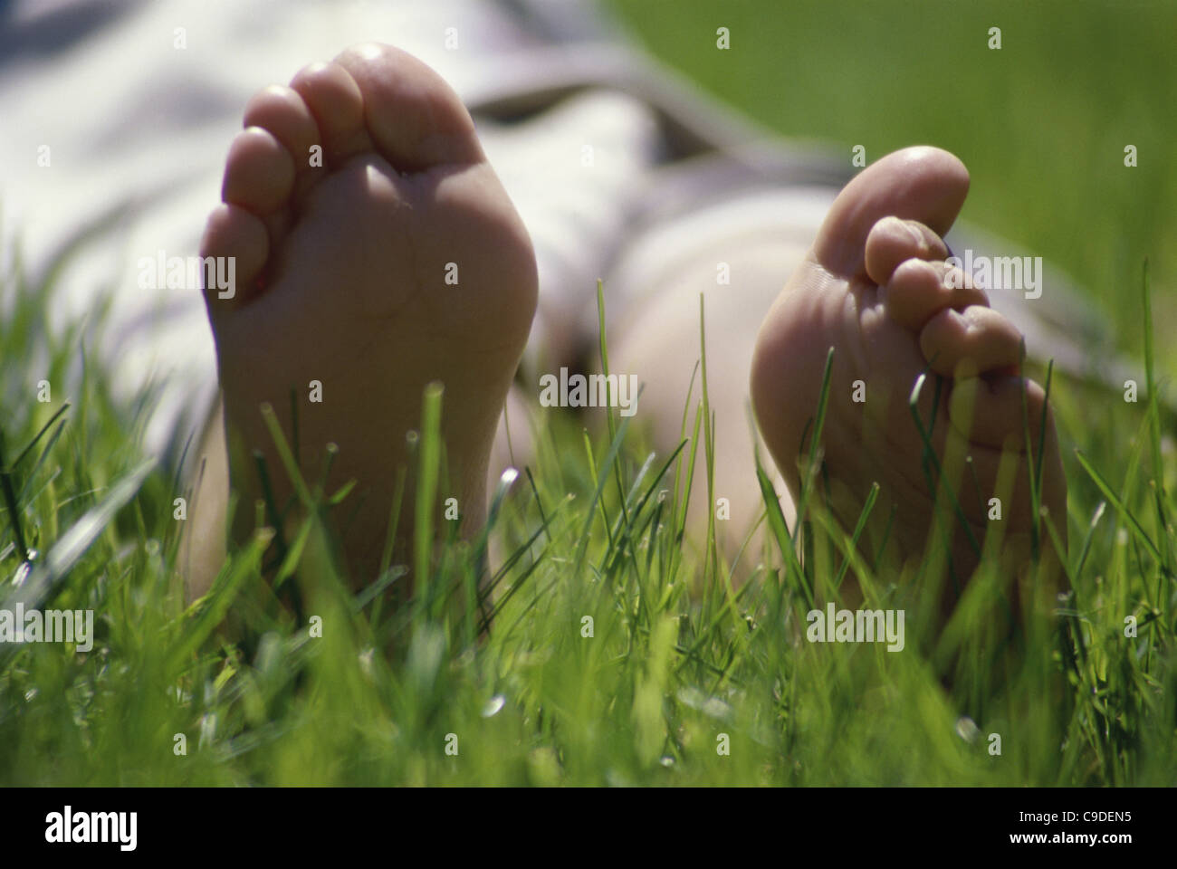 Close-up of the sole of a person's feet lying on grass Stock Photo - Alamy