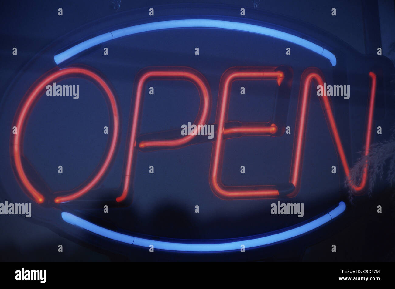 Ideas glowing neon sign hi-res stock photography and images - Alamy