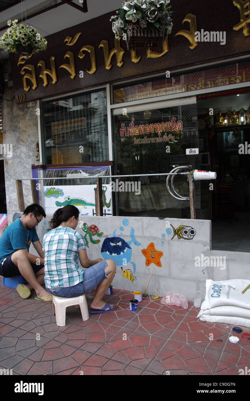 Phra athit road bangkok hi-res stock photography and images - Alamy