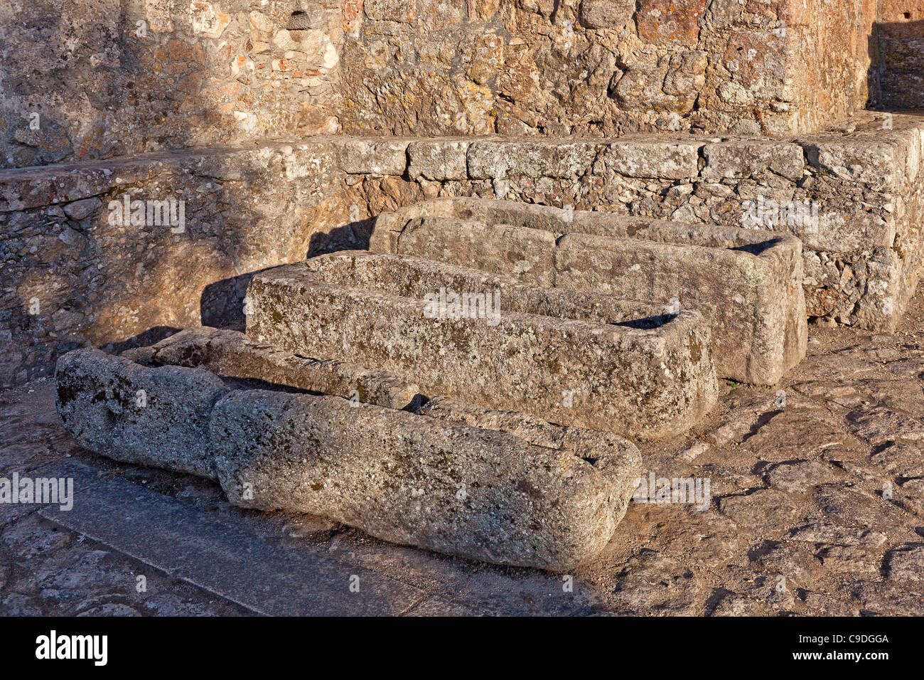 Medieval tombs hi-res stock photography and images - Alamy