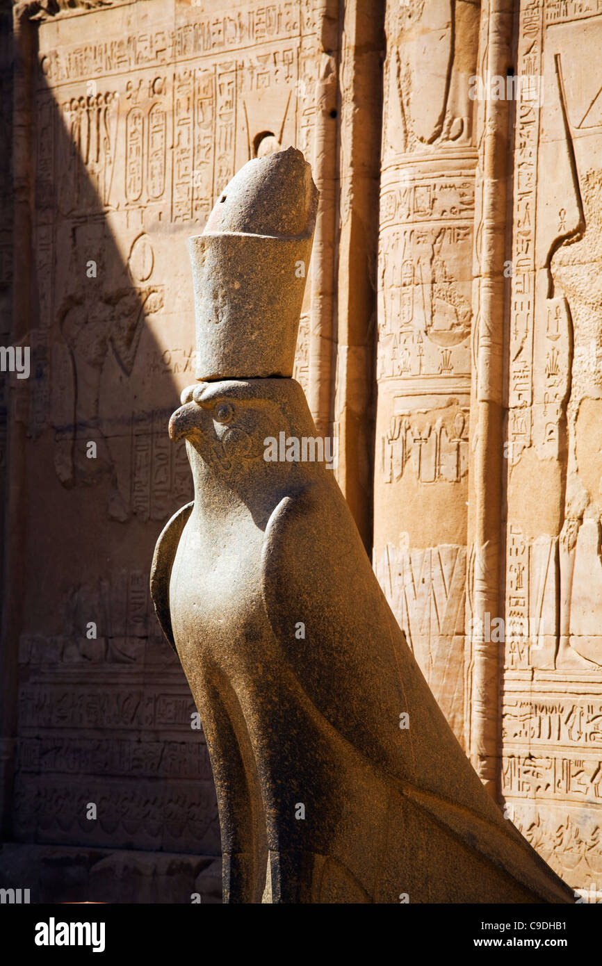 Statue of horus at first pylon hi-res stock photography and images - Alamy