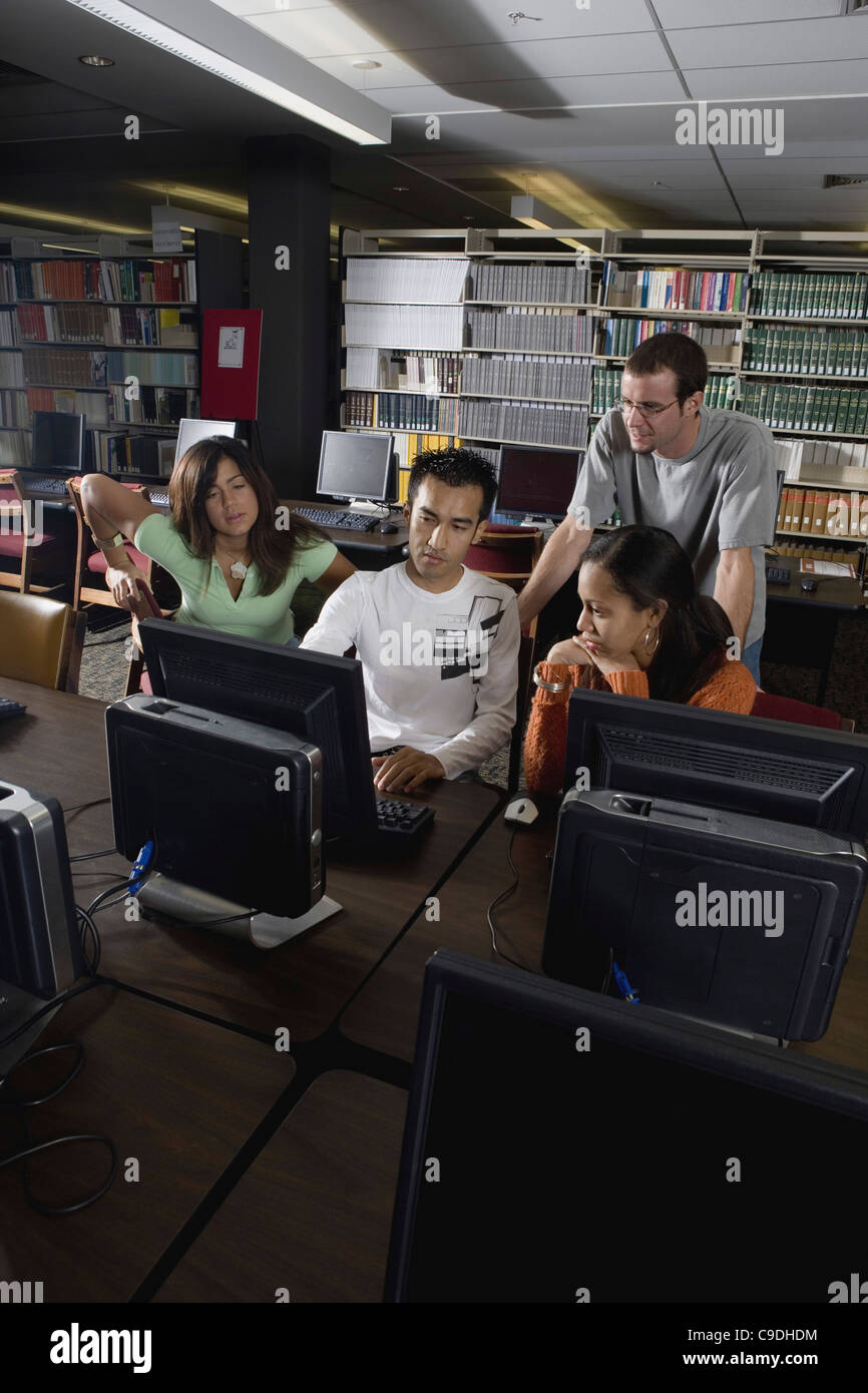 College students using computers in the library Stock Photo - Alamy