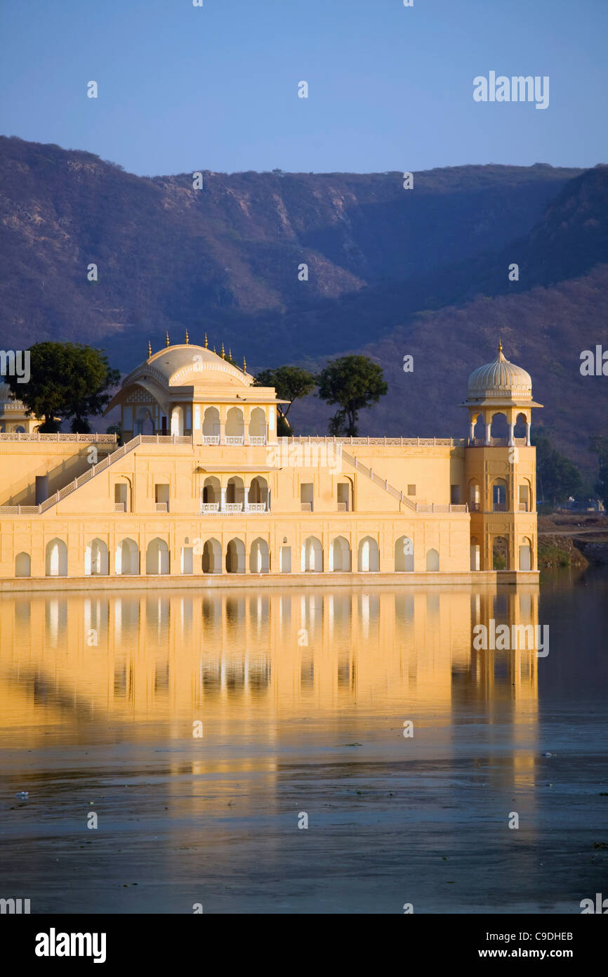 India, Rajasthan, Jaipur, Jai Mahal Lake Palace in Man Sagar Lake Stock ...
