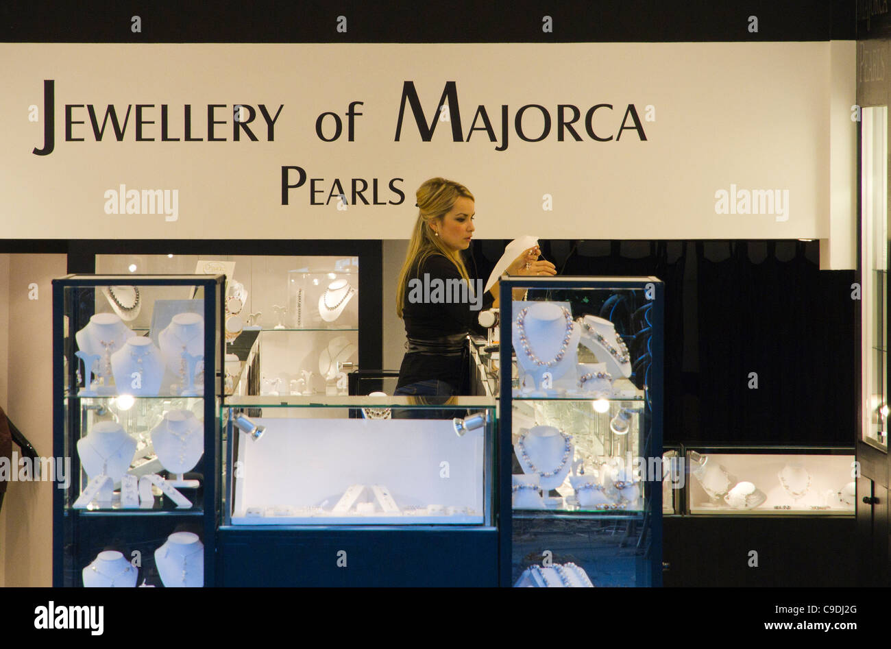 luxury goods store shopping jewelry and pearls in Palma de Mallorca ...