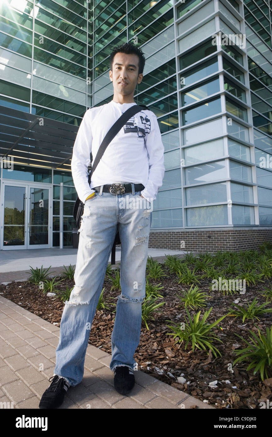 Outside campus hi-res stock photography and images - Alamy